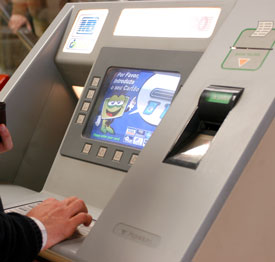 Efeméride: Setembro 1985 - Instalação das primeiras máquinas Multibanco ...